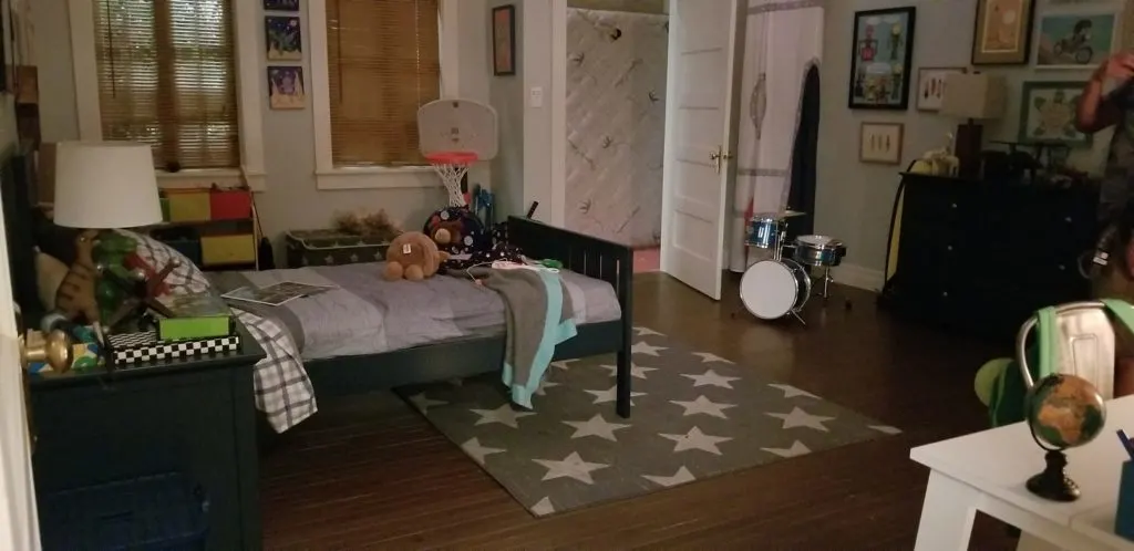 A Behind The Scenes Look At the Single Parents Set