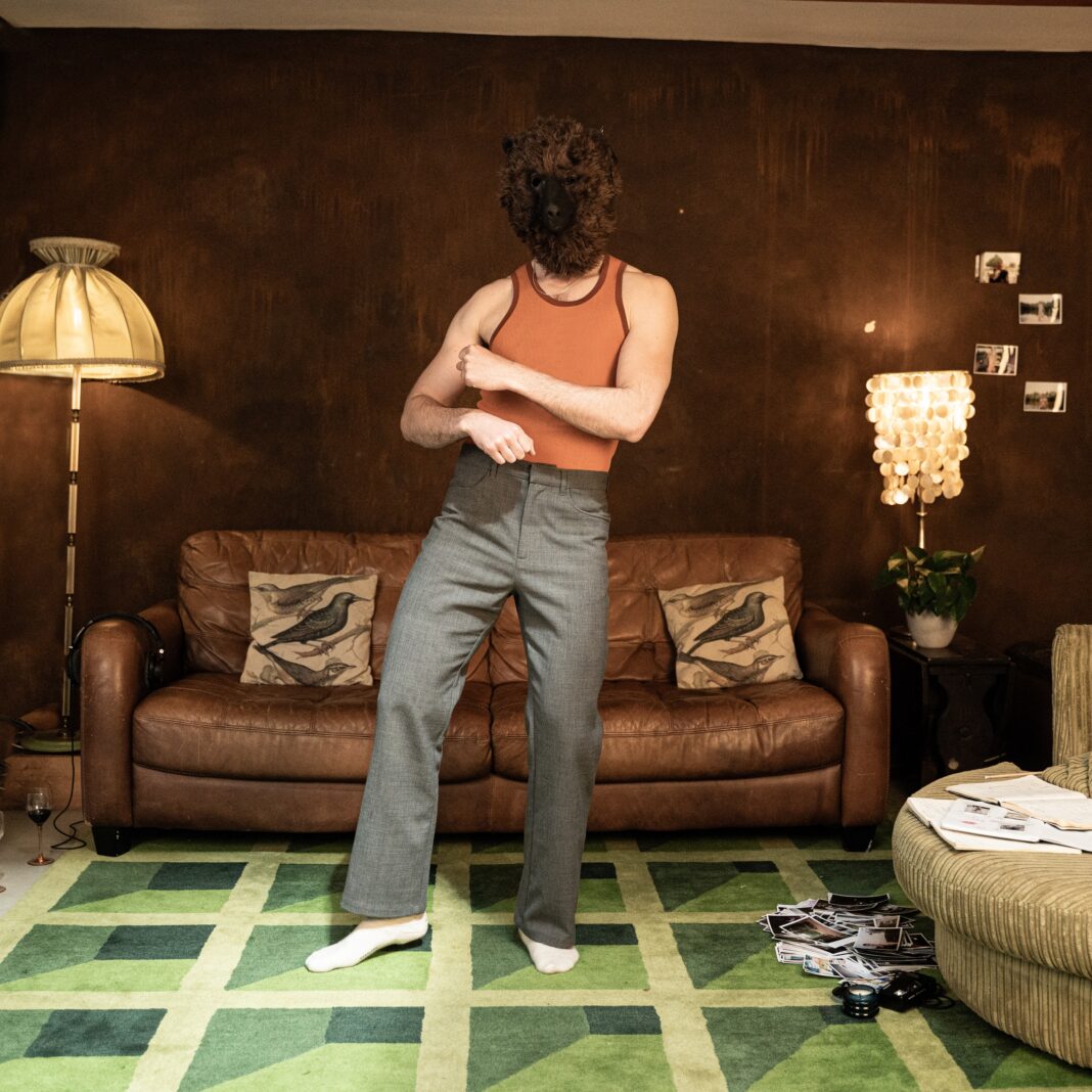 MODERN OLI ANNOUNCES NEW SINGLE “PEOPLE PLEASER”